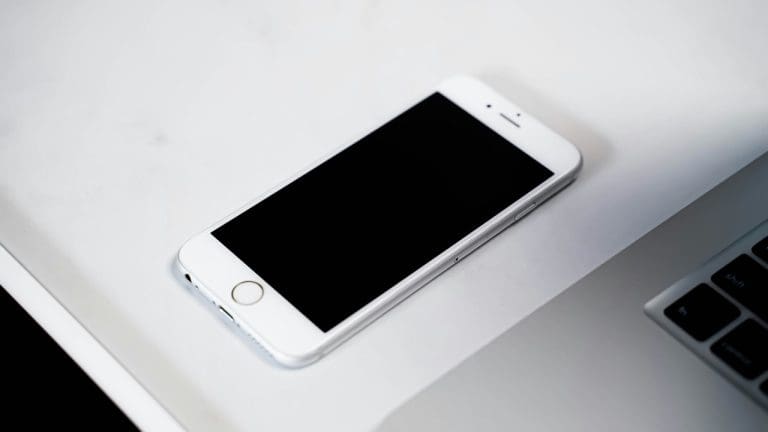 Use Silica Gel Packets to Dry Your Wet iPhone, iPad, or AirPods