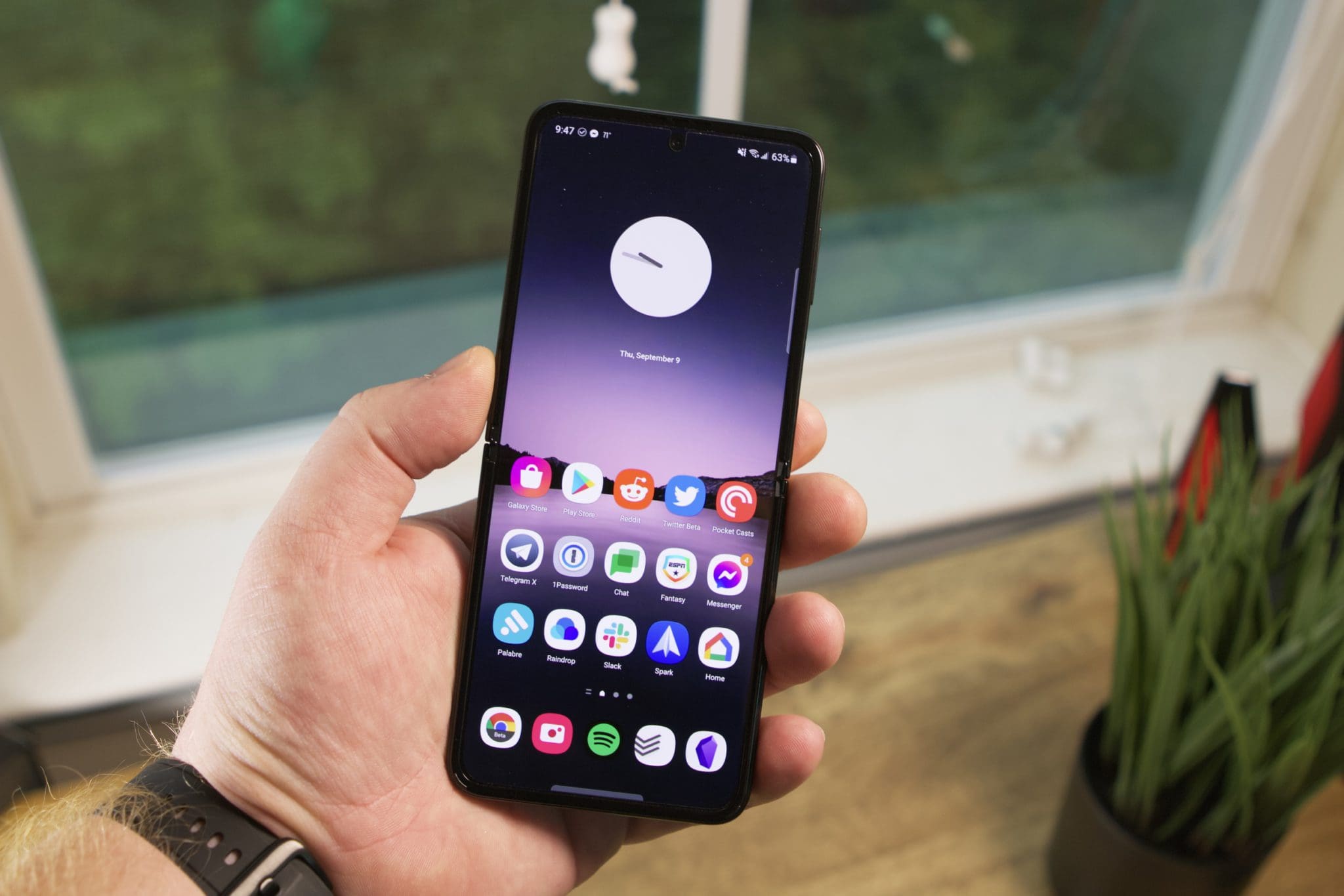 iPhone Flip: Everything We Know About Apple’s Foldable iPhone ...